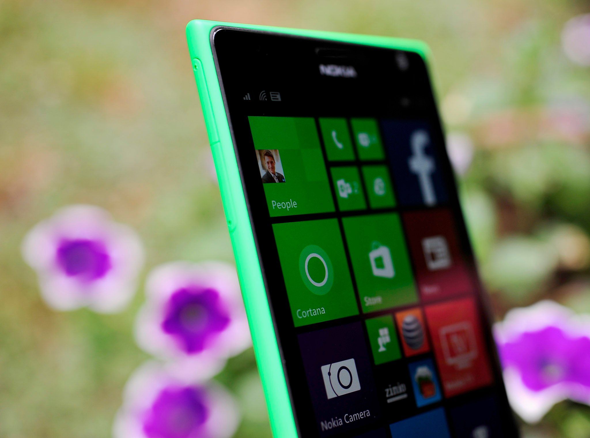 Microsoft and TracFone team up to offer Windows Phone-based healthcare ...