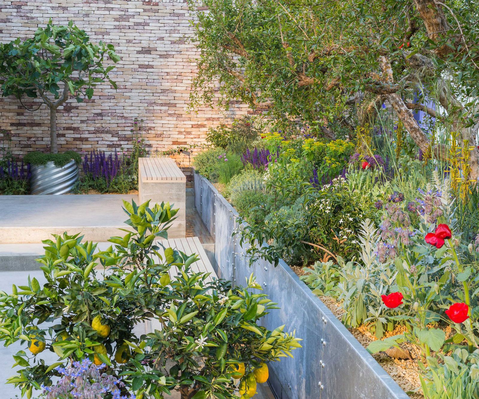 Metal garden edging ideas: 7 stylish designs | Homes and Gardens