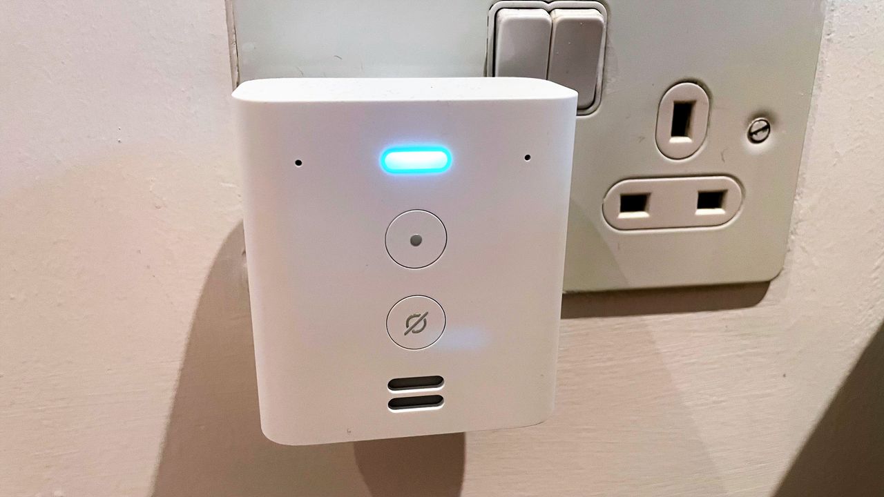 Amazon Echo Flex review: a tiny Alexa smart speaker | T3