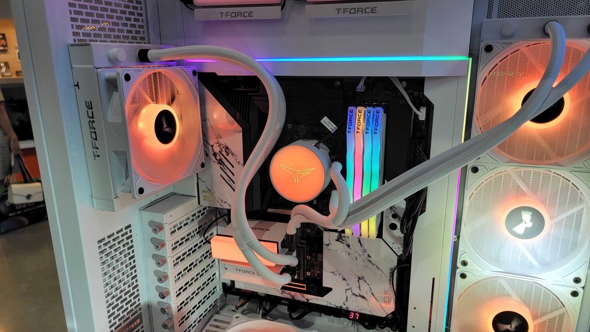 TeamGroup Unveils 120mm AIO Liquid Cooler For PCIe 5.0 SSDs | Tom's ...