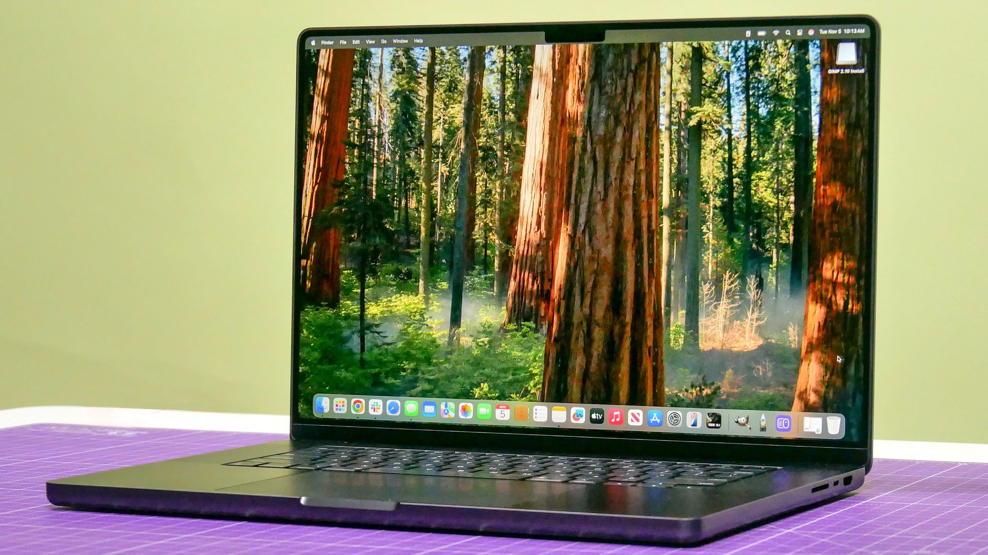 I just tested the MacBook Pro M4 Pro battery — and it’s the longest ...