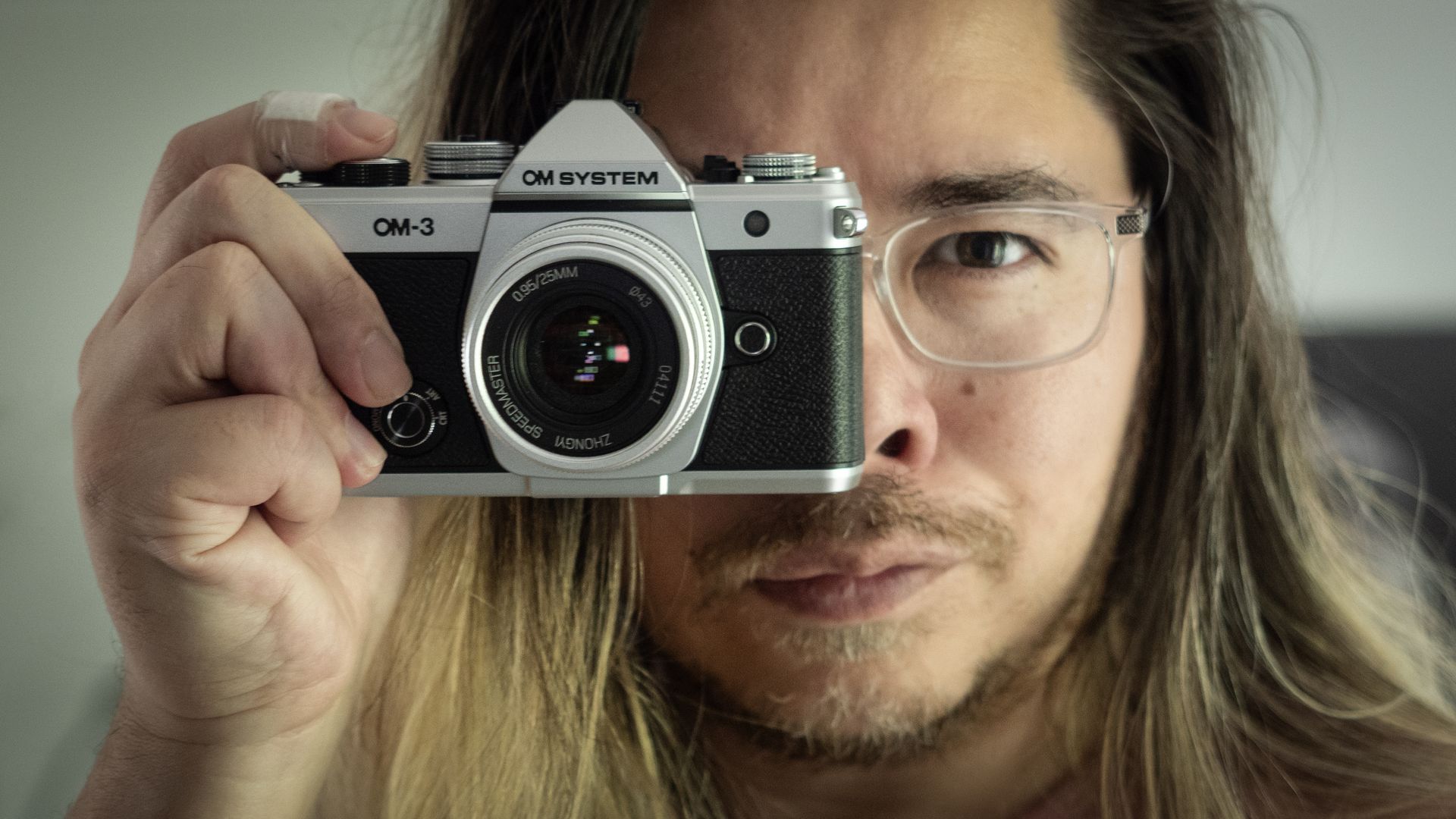 This compact retro mirrorless has a secret coupon, putting a five-star ...