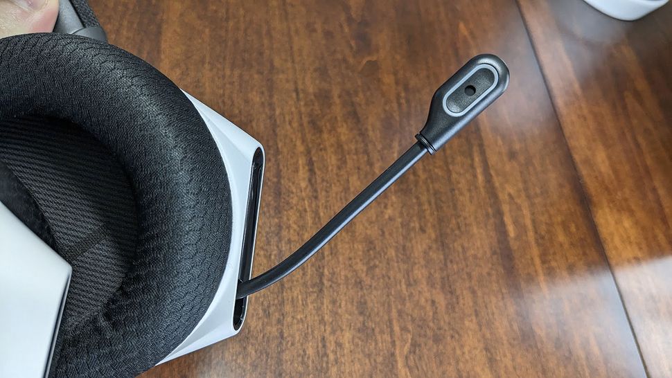 Review: Alienware 720H Dual-Mode Wireless Gaming Headset is almost ...