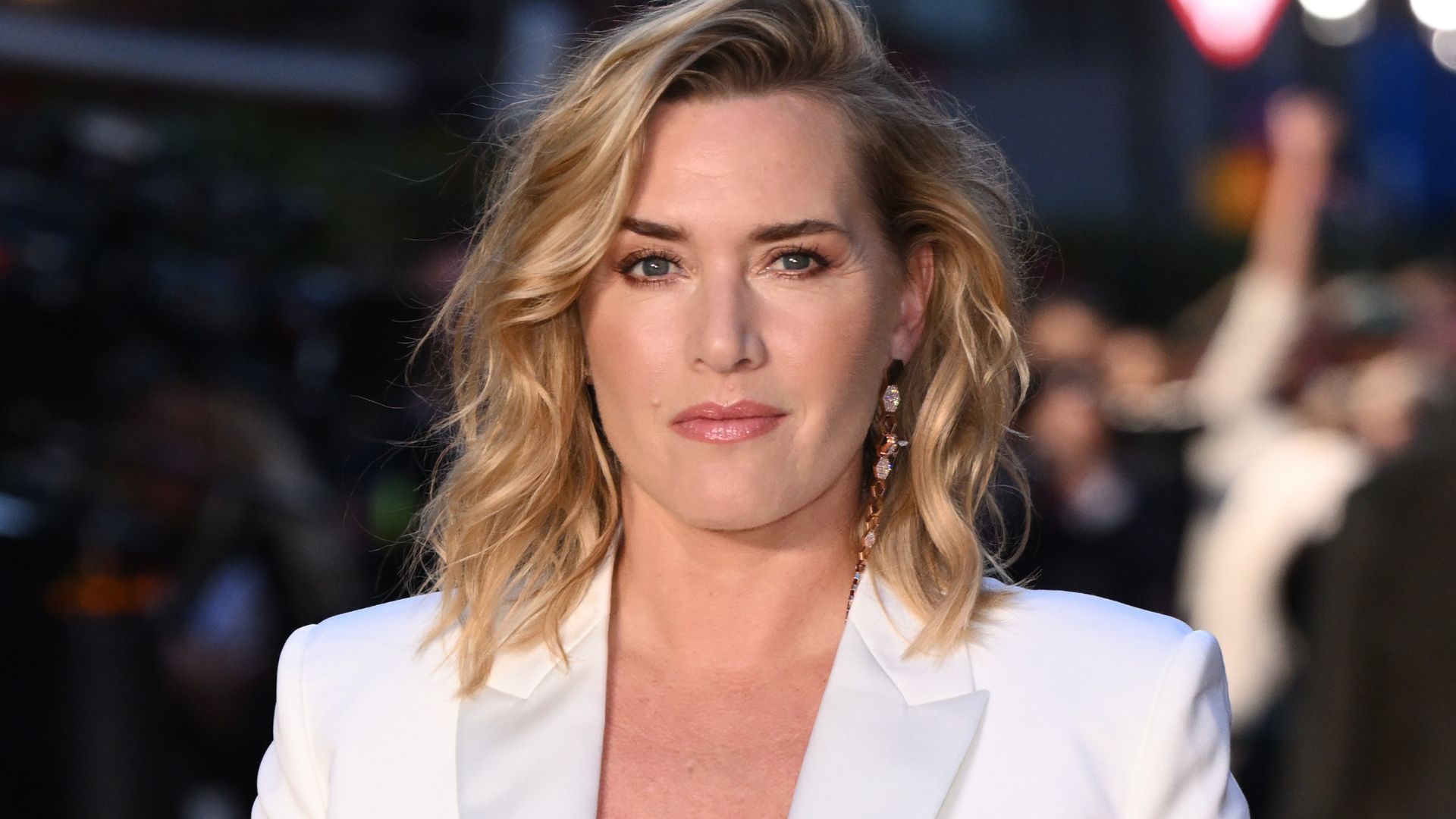 Kate Winslet's navy mini dress was so sophisticated and versatile ...
