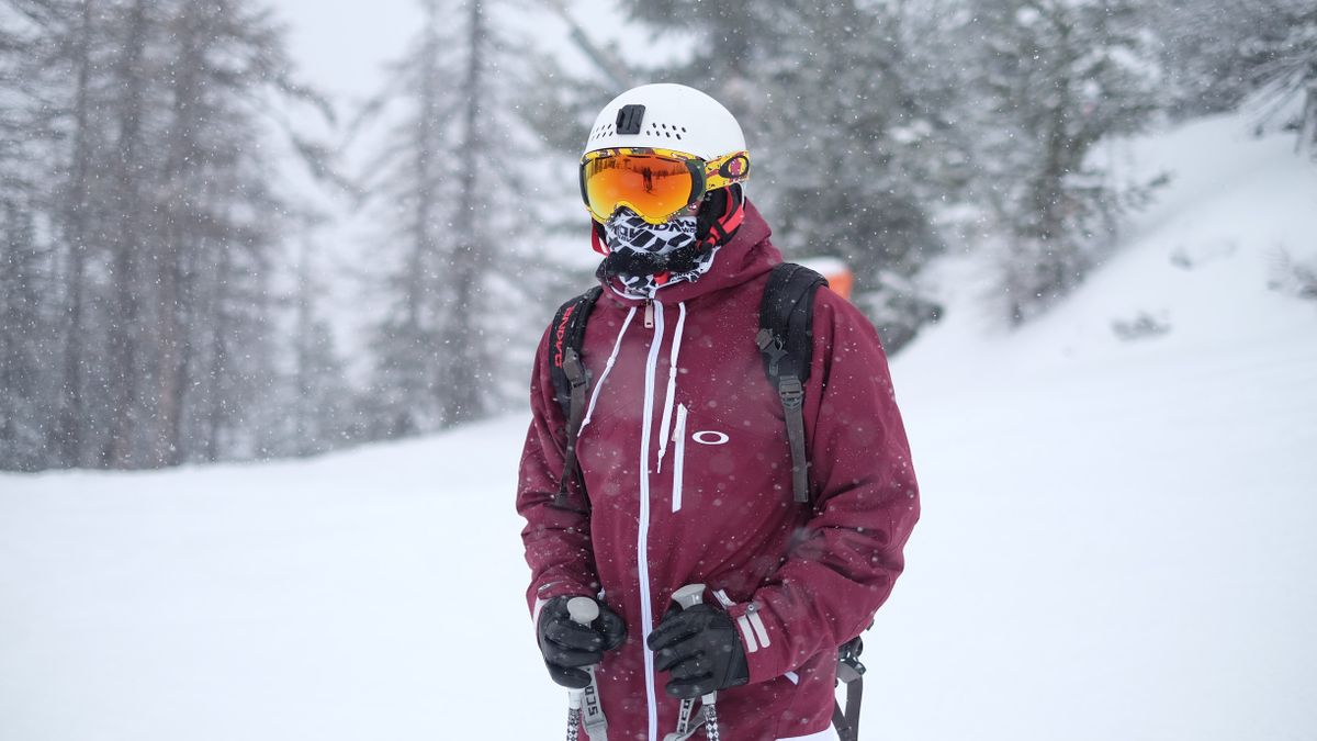 How to dress for skiing | Advnture