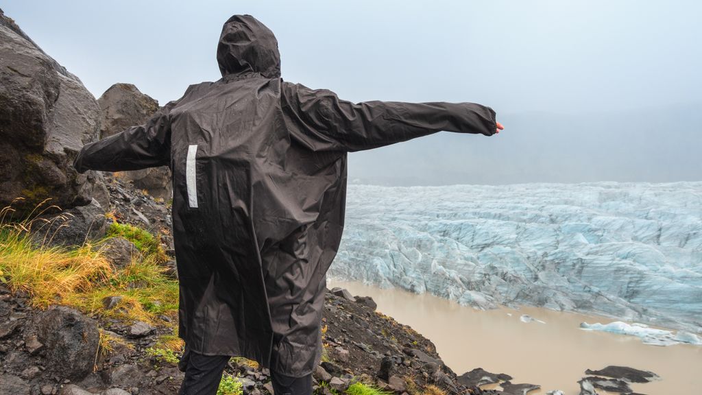 Poncho vs rain jacket: what's best for rainy day hikes? | Advnture