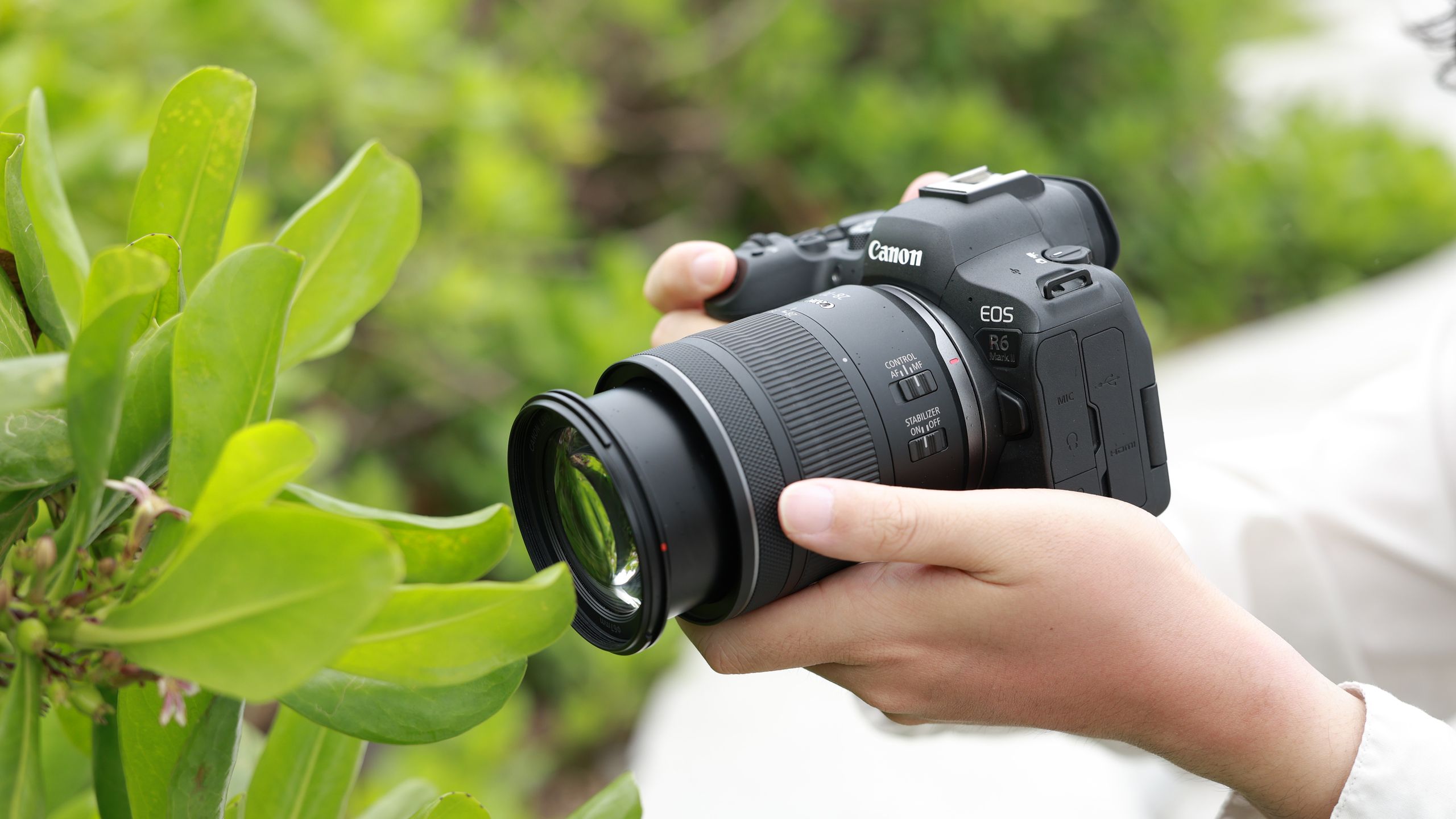 Canon's new "kit lens" is actually a half-price trinity lens! | Digital ...