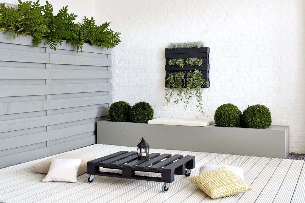 17 decking ideas for every size and shape of garden | Homebuilding