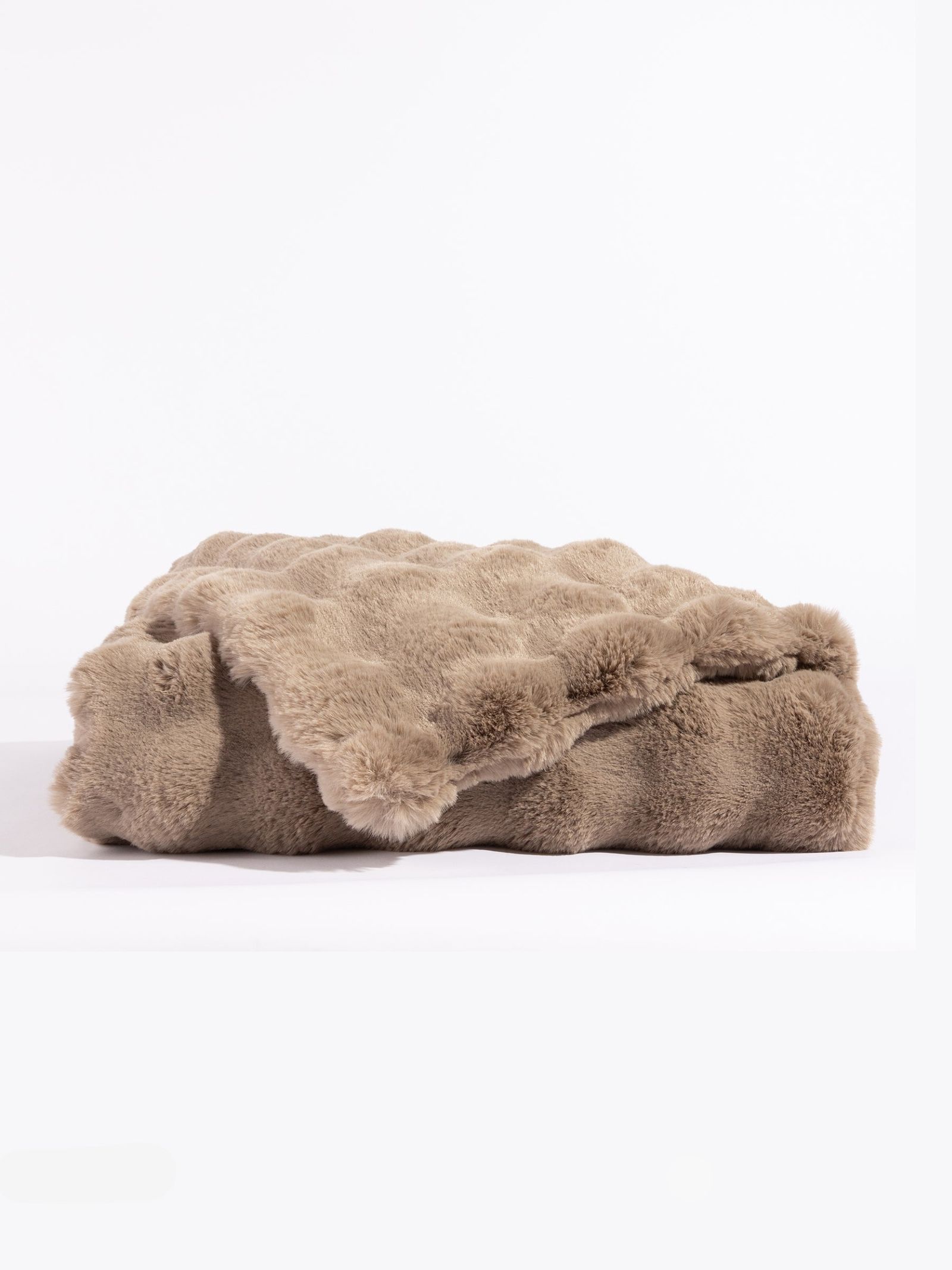 I Tried Cozy Earth’s Bubble Cuddle Blanket: My Honest Review