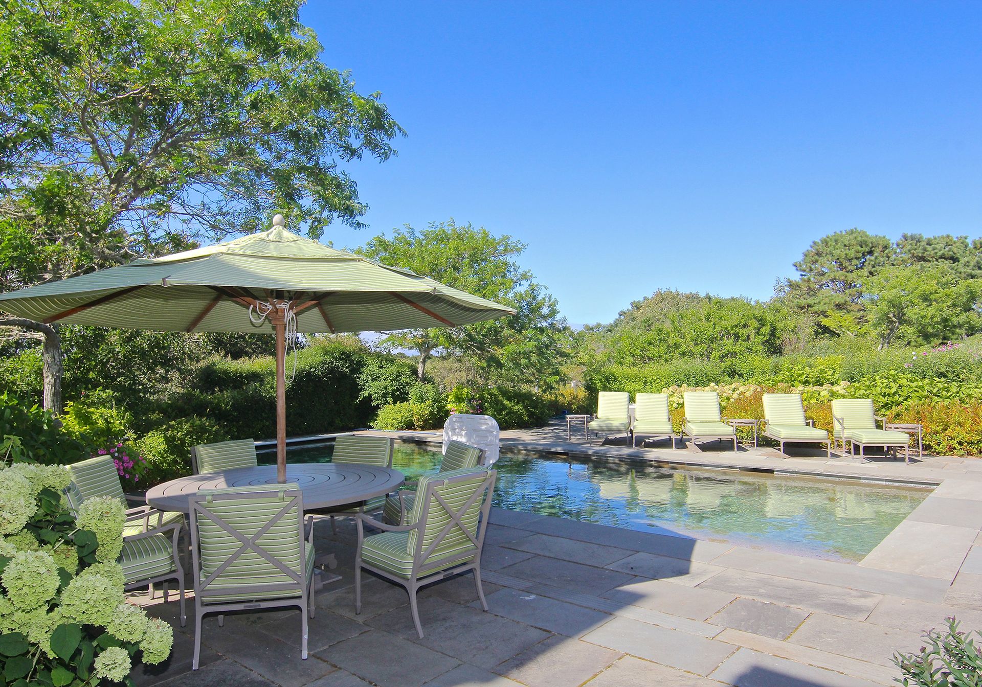 Inside Barack and Michelle Obama's Martha's Vineyard home | Homes and ...