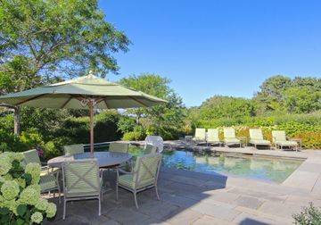 Inside Barack and Michelle Obama's Martha's Vineyard home | Homes and ...