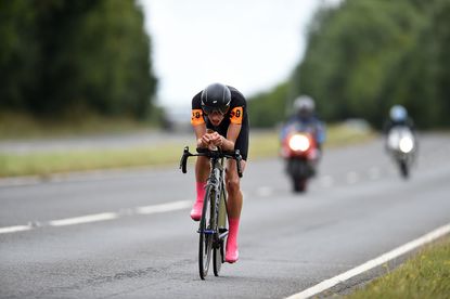 Hayley Simmonds and Richard Bussell win national 10 time trial titles ...