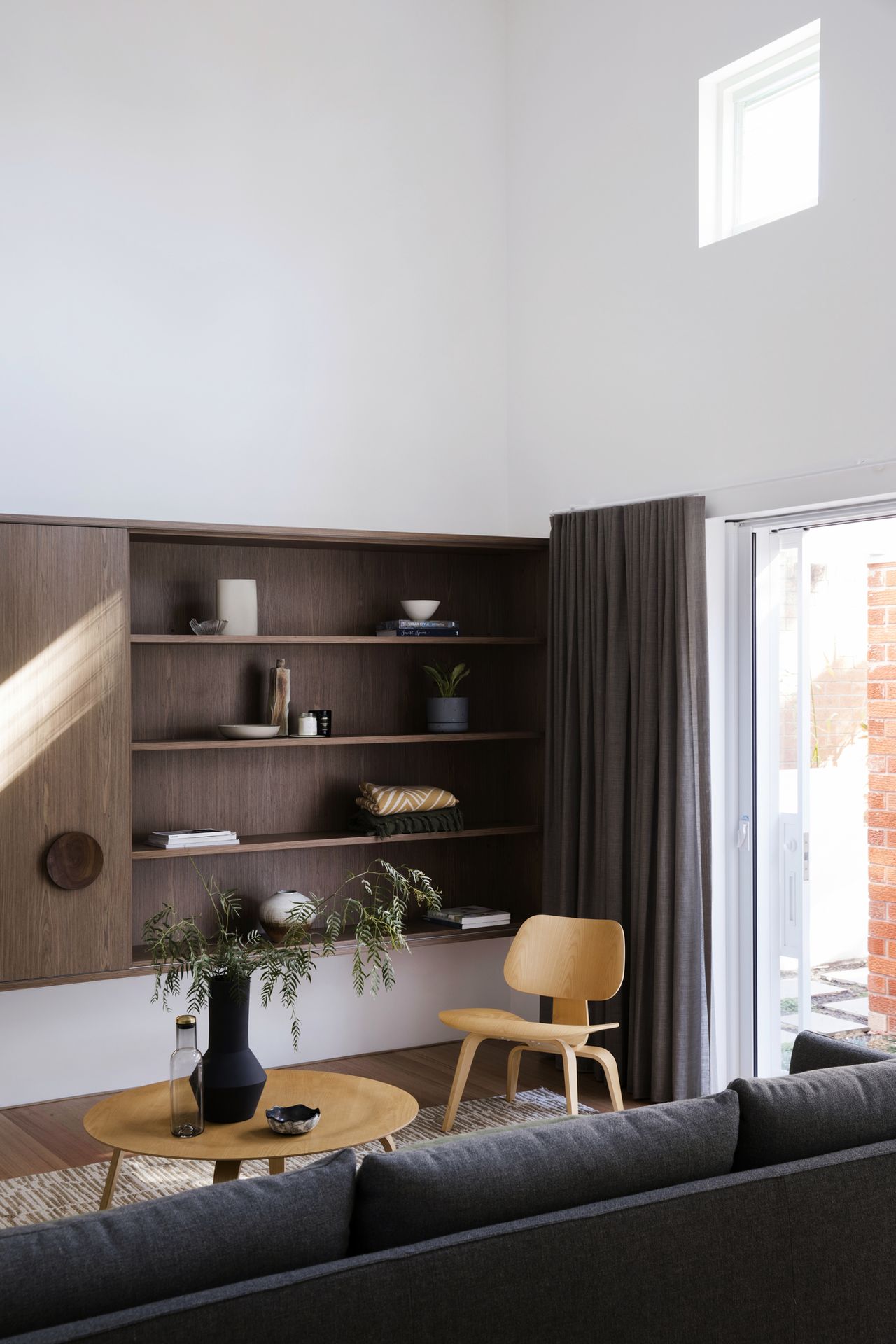 Minimalist Bookshelf Styling — 5 Simple Rules To Follow | Livingetc