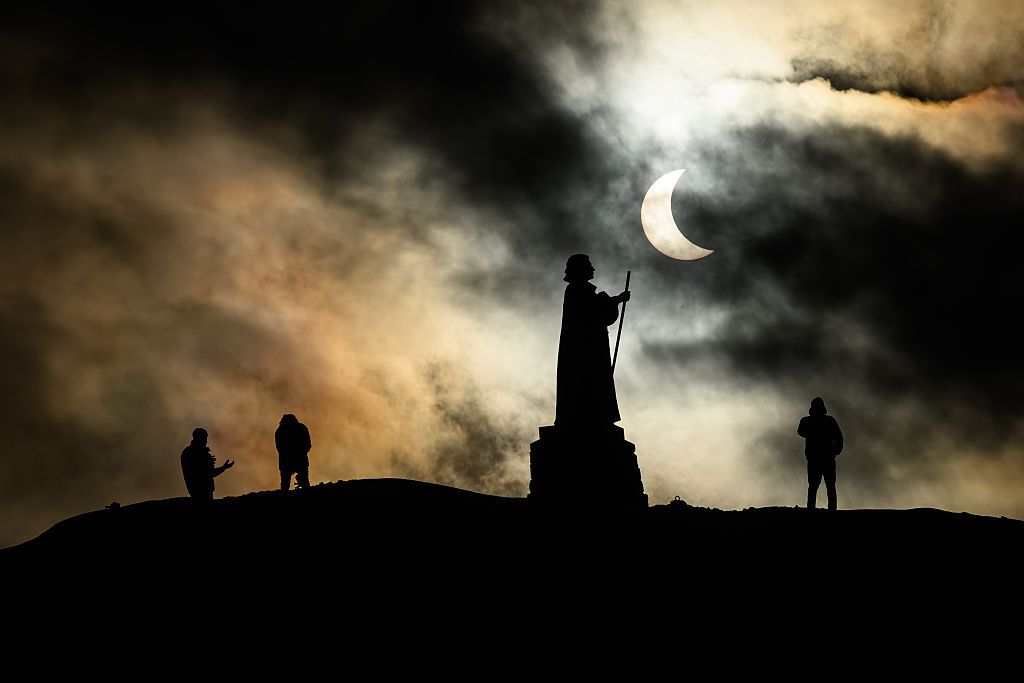 Partial solar eclipse delights skywatchers around the world (photos ...