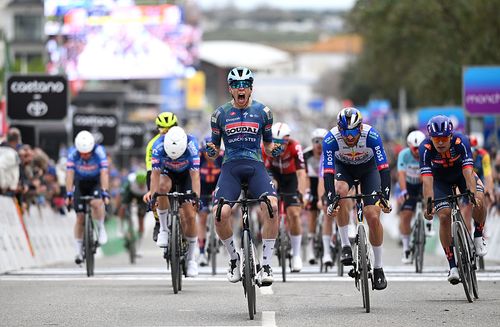 Paris-Nice: Luke Lamperti surges at front of bunch sprint to secure ...