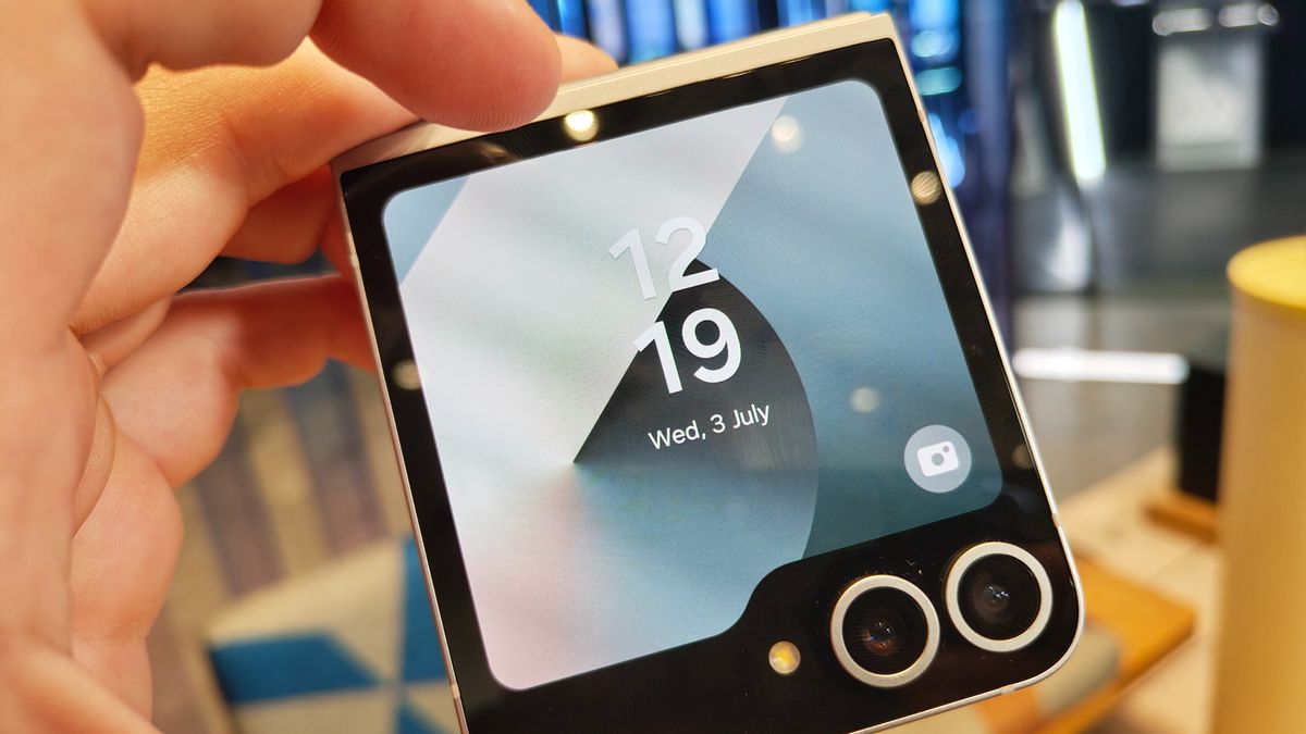 Forget the iPhone 16, Apple's first-ever folding phone could arrive in ...