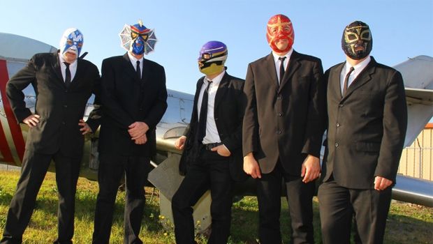 Exclusive: Los Straitjackets Streaming New Album, 'Jet Set' | Guitar World