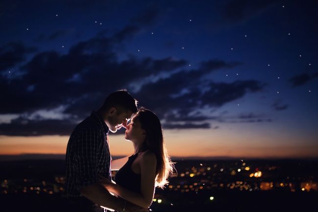 Why Most of Us Lean to the Right When We Kiss | Live Science