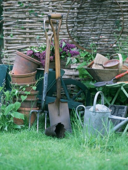 How to clean garden tools – to make cutting and pruning easier | Homes ...