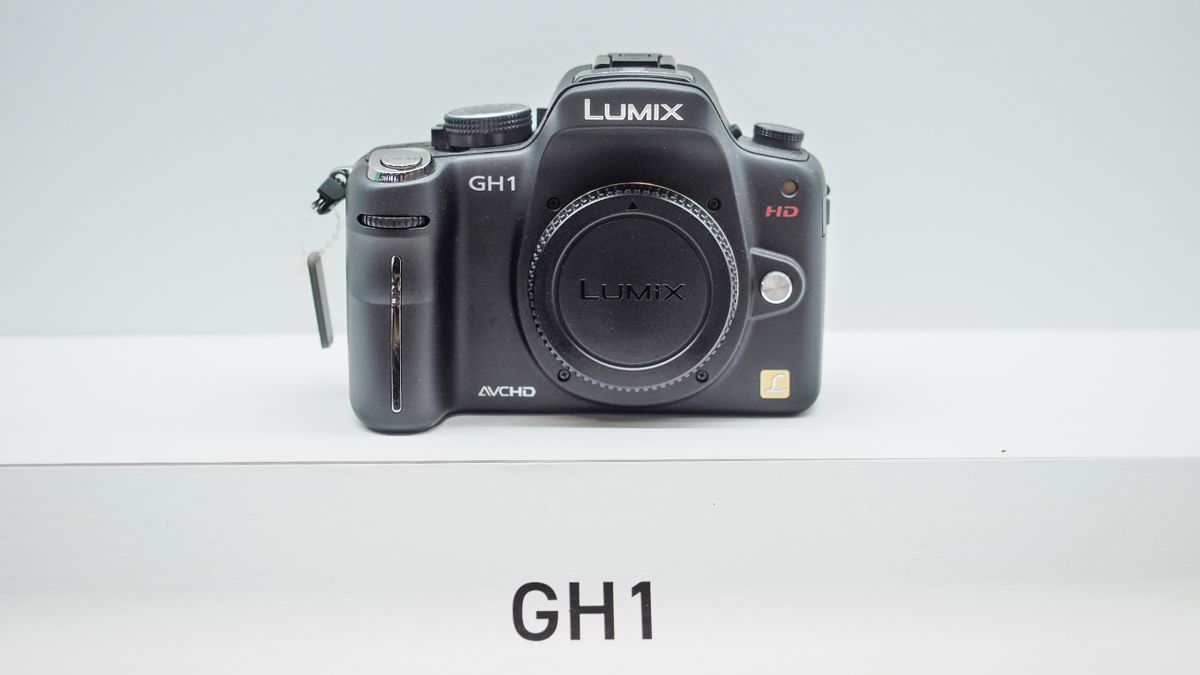 13 world-first cameras from Panasonic, from the first ever mirrorless ...