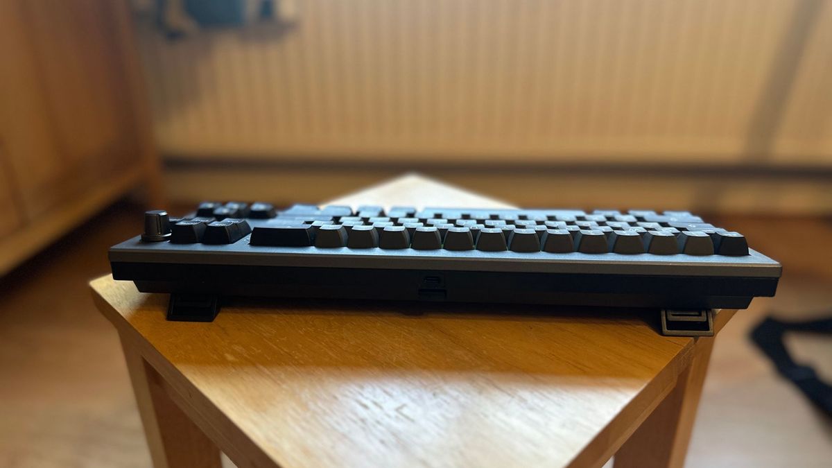 Epomaker Shadow X keyboard review: It's got a SCREEN | iMore