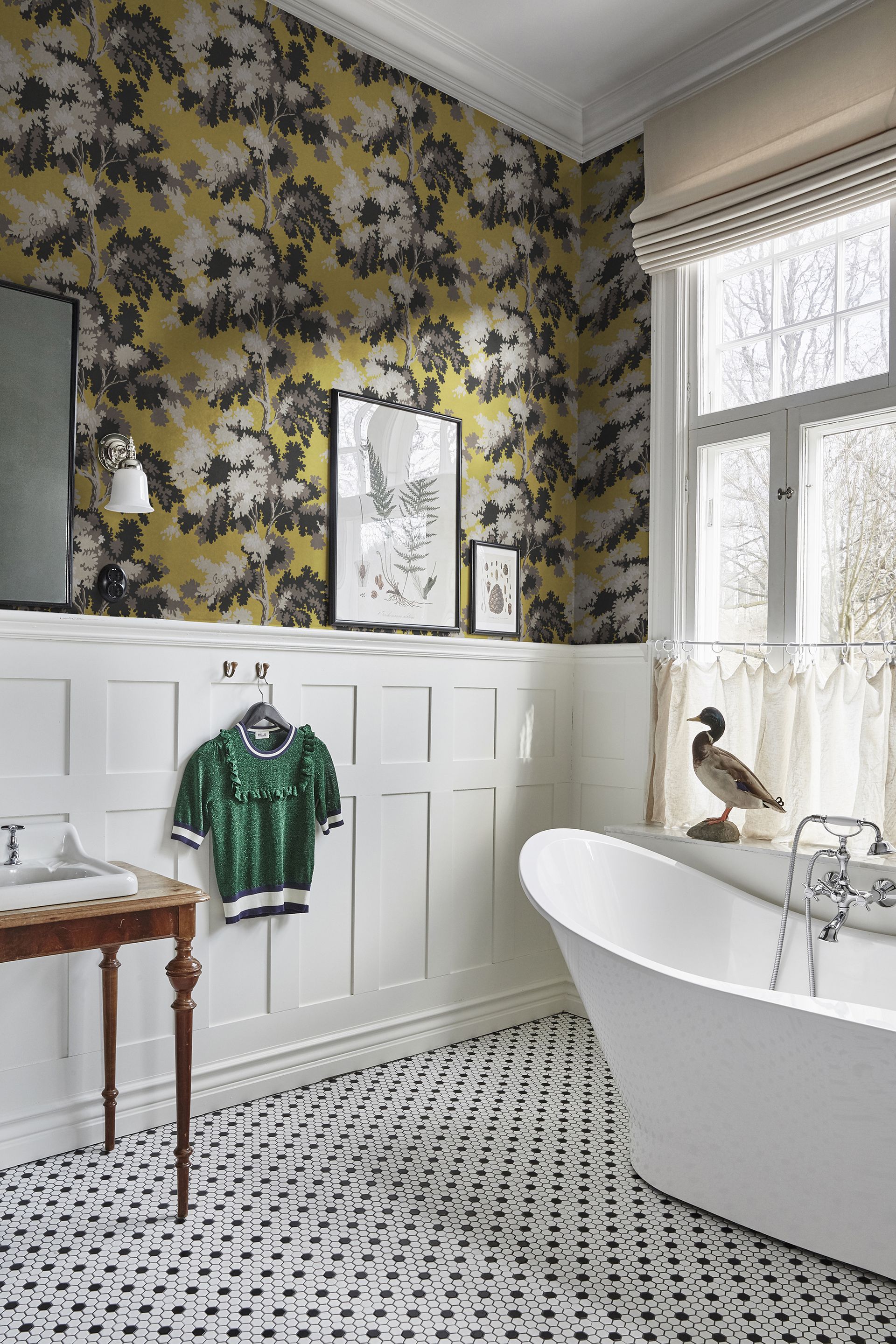 Bathroom wallpaper ideas: 11 best wallpapers for bathroom | Homes and ...