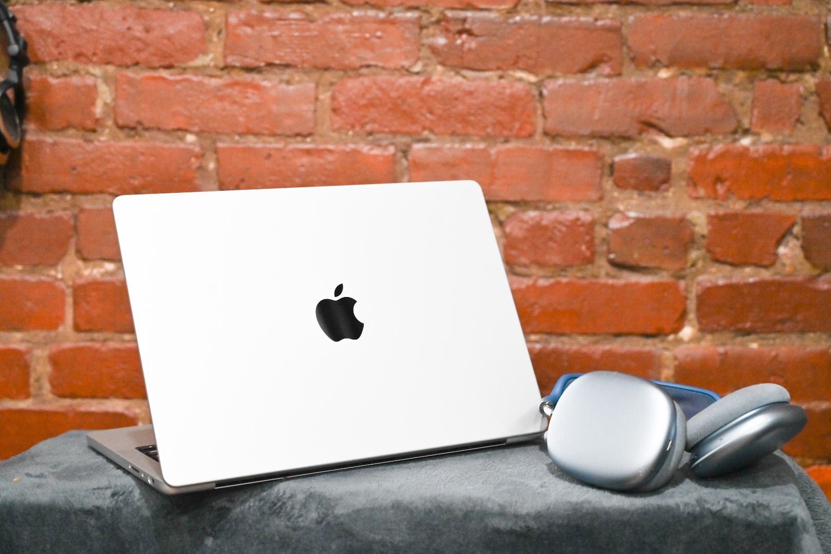 The M2 Pro MacBook Pro is a beast — but let’s talk about its mediocre ...