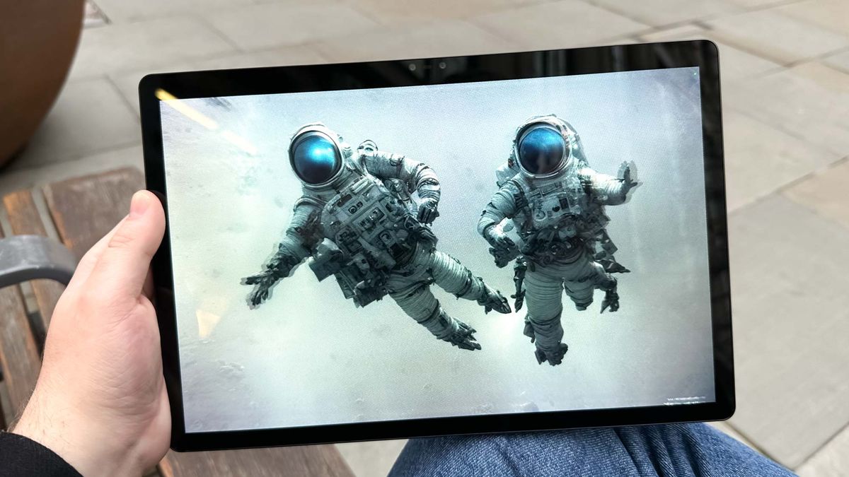 I just tried the first glasses-free 3D tablet — this is pretty ...