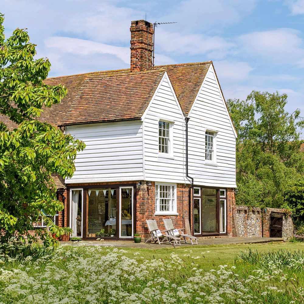Have a wander around this idyllic rural farmhouse in Hertfordshire ...