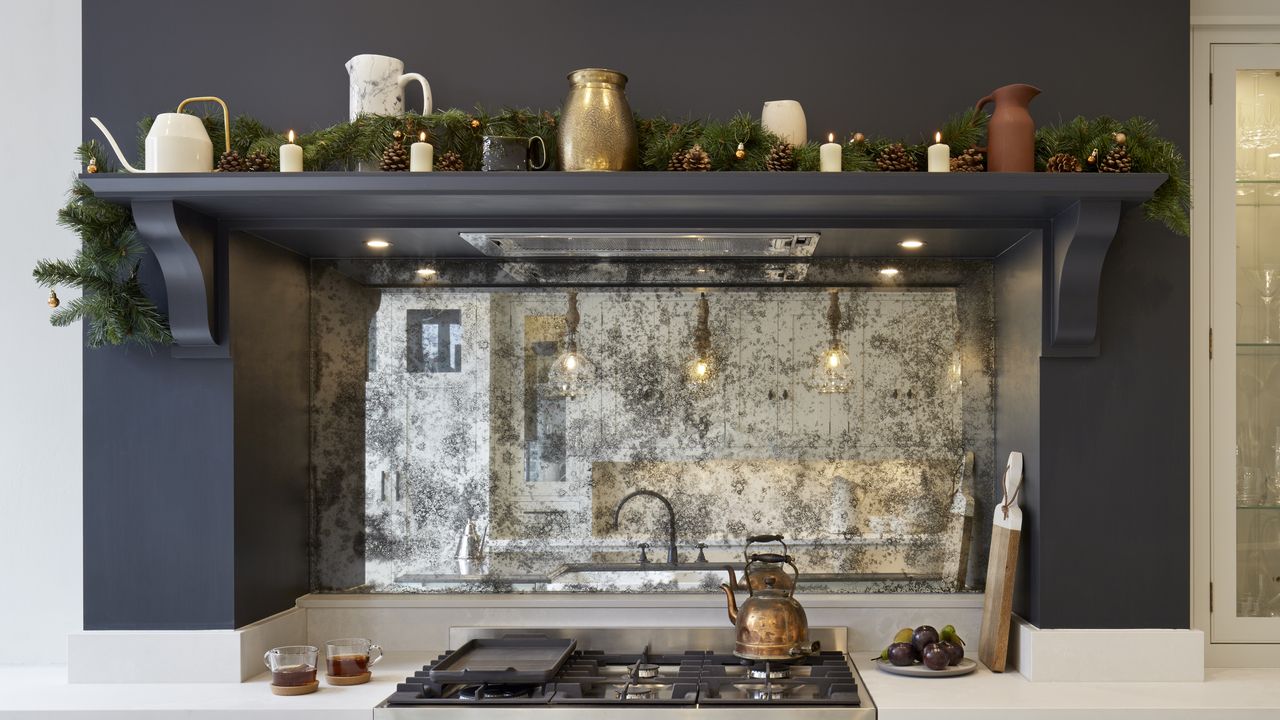 Kitchen Christmas decor ideas: 12 festive design tips | Homes & Gardens