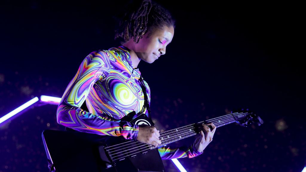 Willow Smith unleashes her inner pop-punk in guitar-centric new single ...