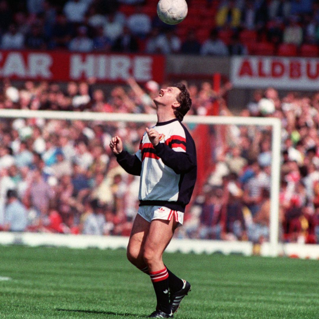 Back the juggler? How Michael Knighton wowed the Old Trafford crowd ...