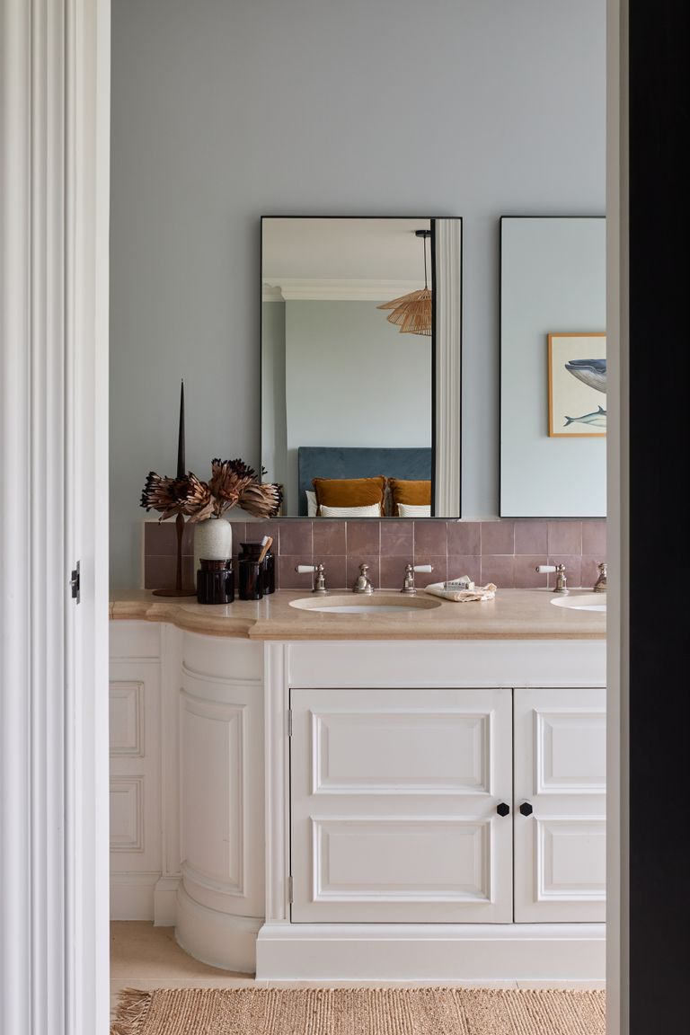 What Colors Go With Light Blue? 18 Pairings Designers Use | Livingetc