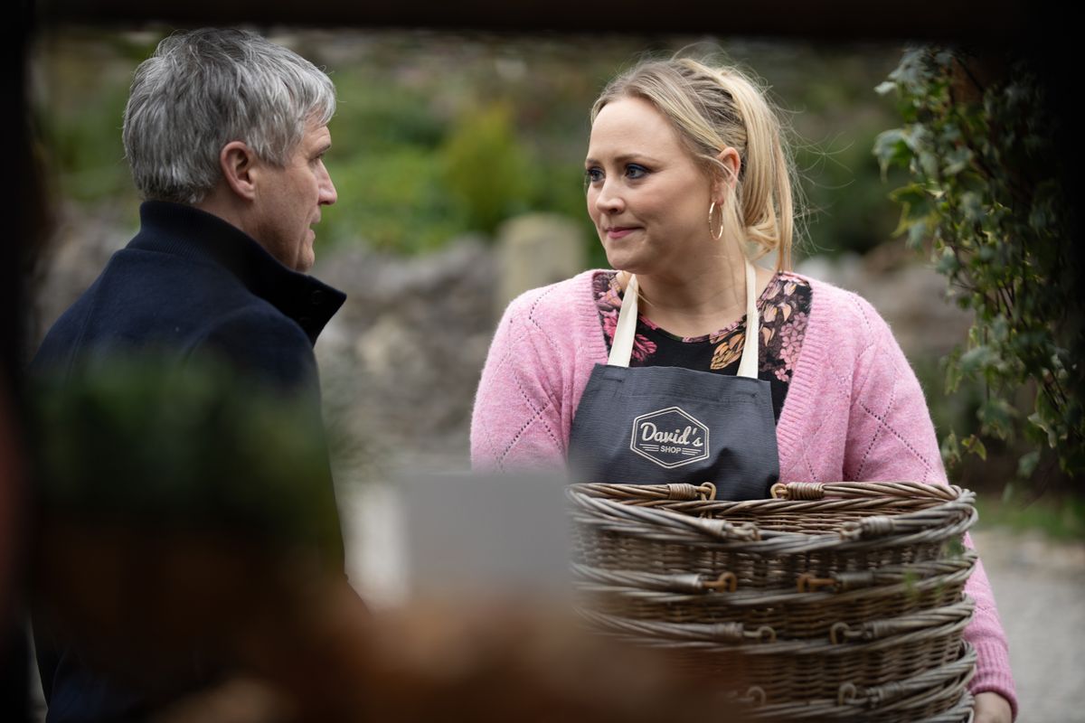 Emmerdale spoilers: Vanessa Woodfield seduces Suzy Merton! | What to Watch