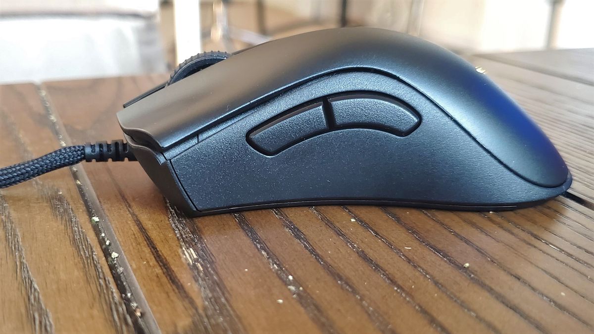 Razer DeathAdder V2 Mini Gaming Mouse Review: Smaller Specs for Smaller ...