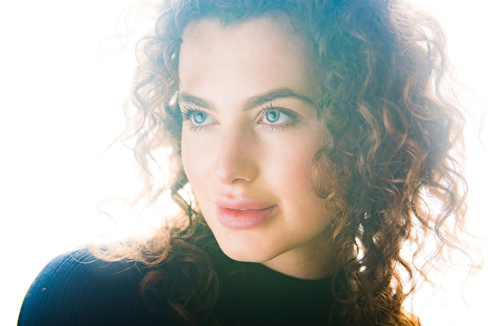 I'm a photography expert and here's how I use just one flash for studio ...
