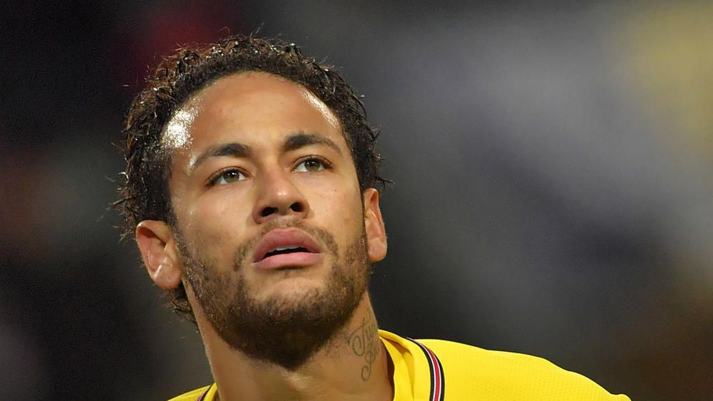 Neymar leaving Barcelona a sporting gamble - PSG coach Emery | FourFourTwo