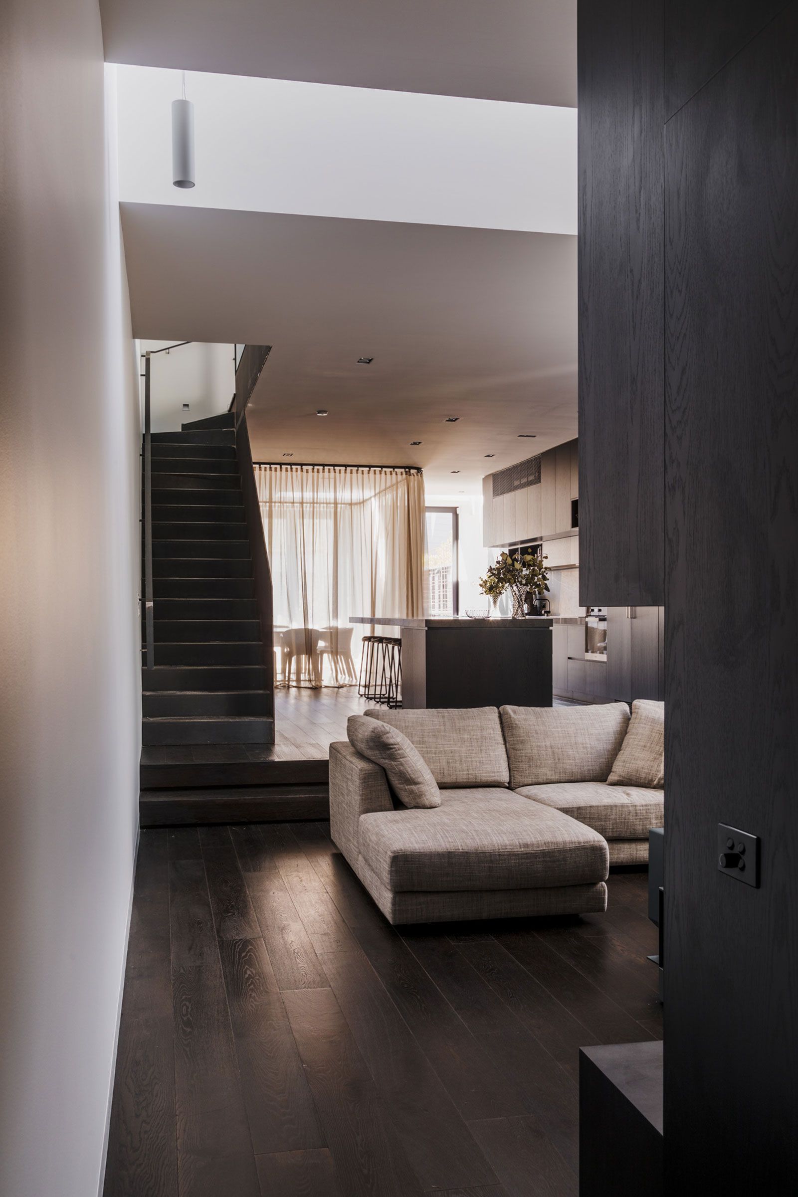 Designers explain how to divide a room with curtains | Livingetc