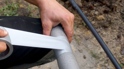 How to protect a garden hose from freezing temperatures — 5 expert tips ...