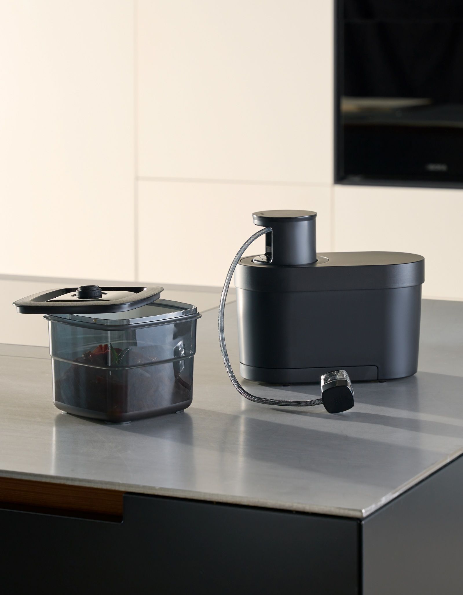 Bora QVAC Move Review - A Surprisingly Versatile Vacuum Sealer | Livingetc