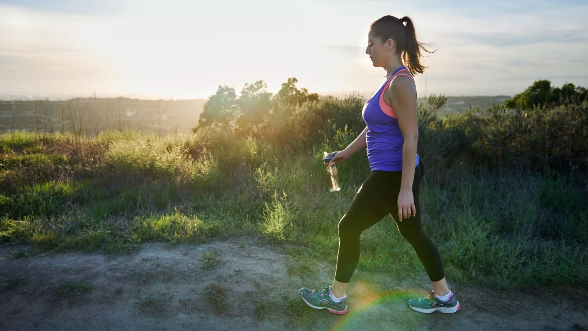 This 15-minute walking workout boosts your mood and calorie burn — here ...