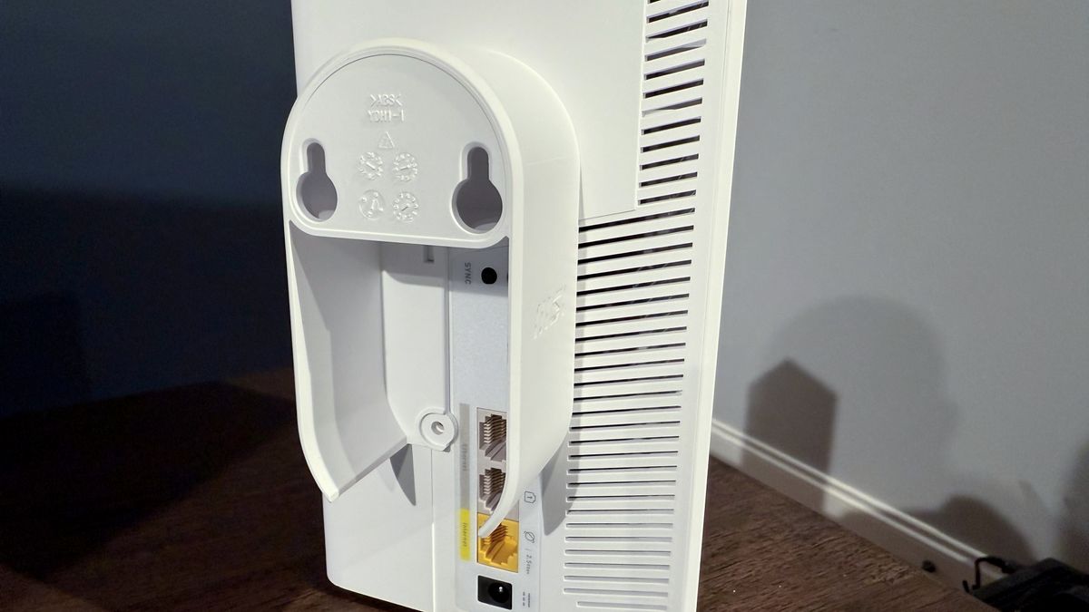 MSI Roamii BE Lite Wi-Fi 7 mesh router review: Affordable dual-band ...