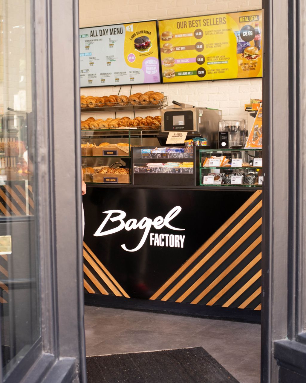 Why a Bagel Chain Turned to nsign.tv Digital Signage for New Menu ...