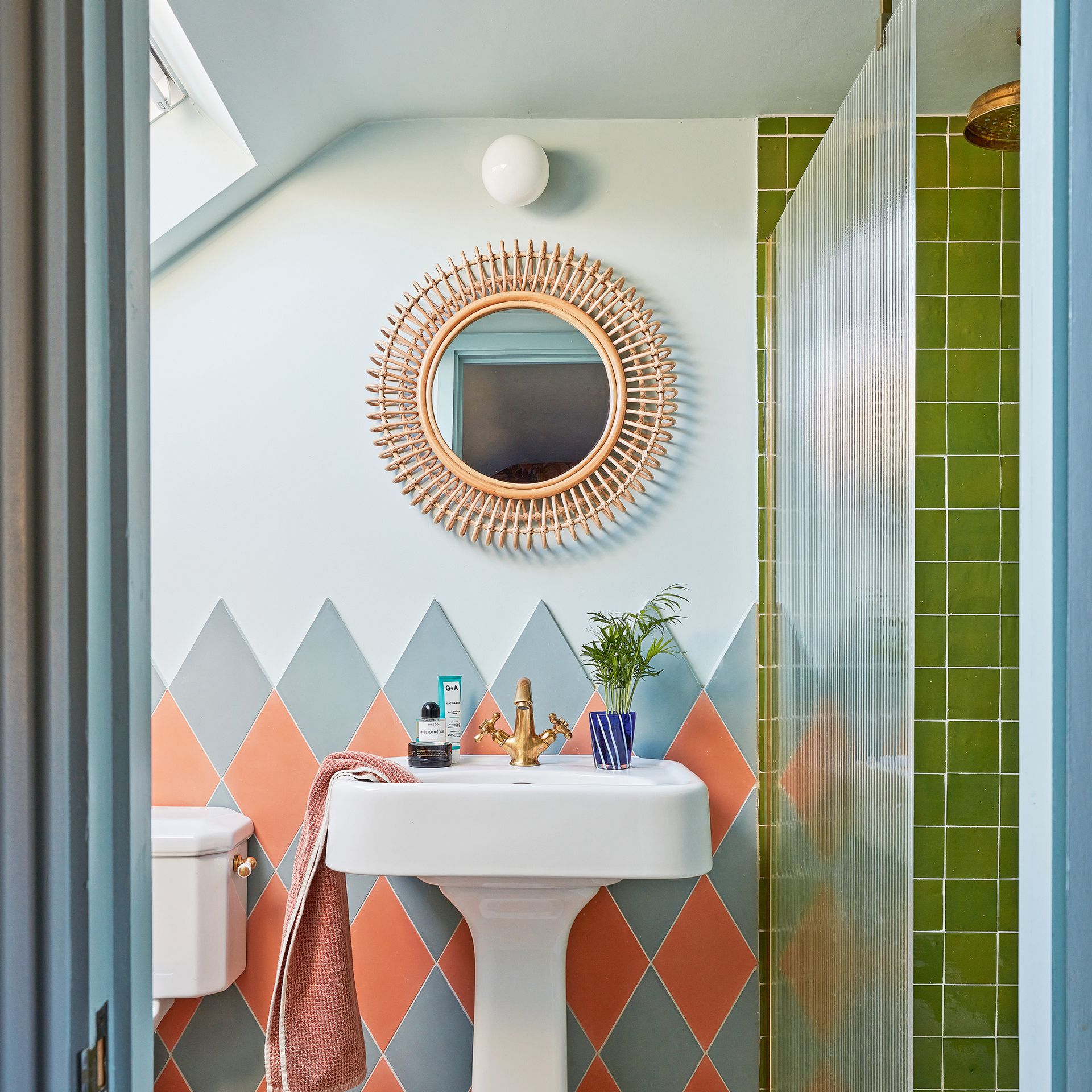 How small is the minimum for an en-suite bathroom? | Ideal Home