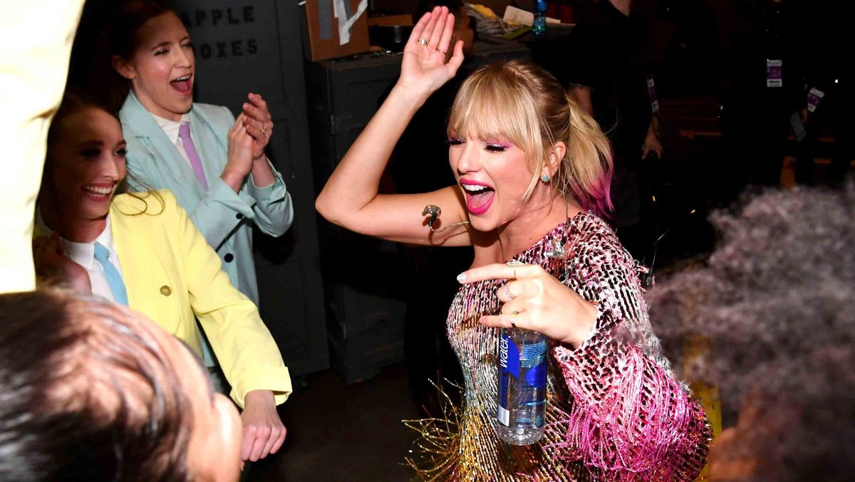Drunk Taylor Swift Video Twitter Reactions | Marie Claire