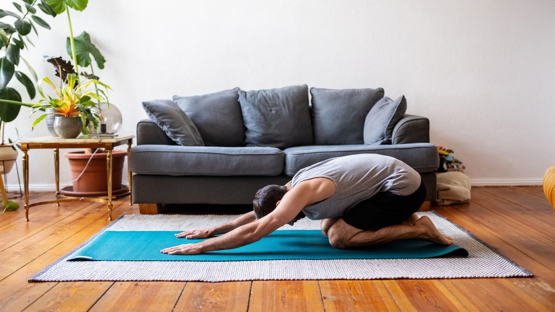 This is the most popular stretching routine on YouTube, and it takes ...