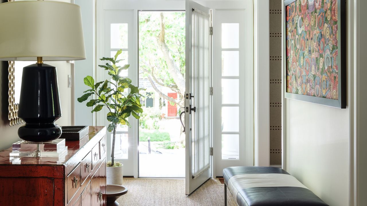 How to Organize an Entryway — 7 Tips from Expert Organizers | Livingetc