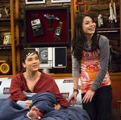 'iCarly' Serves As Big-Time, Lead-In For Nick's Live-Action Series ...