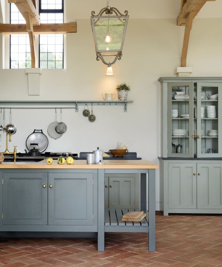 Timeless kitchen cabinet colors – 7 endlessly classic shades | Homes ...