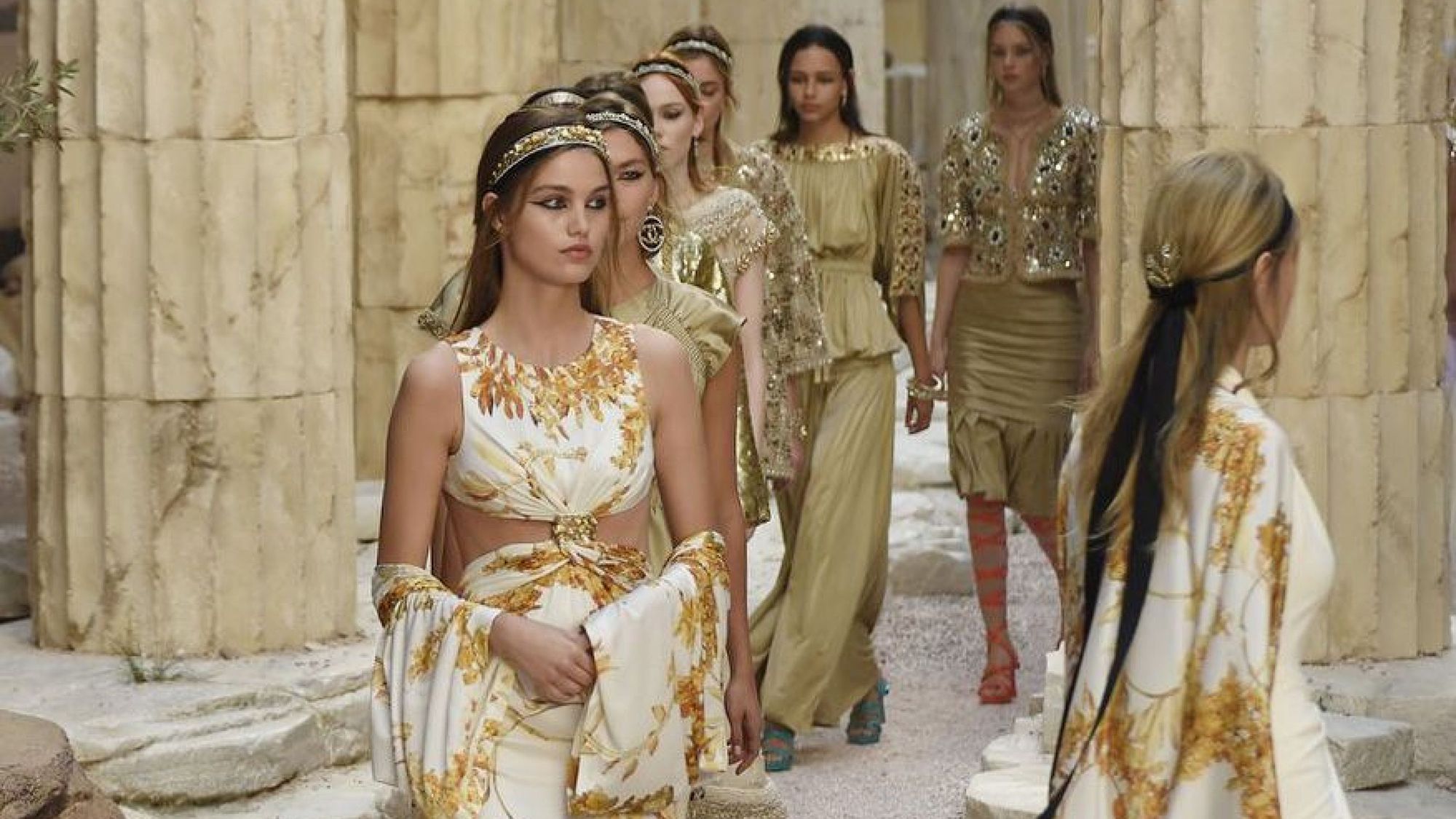 5 things you need to know about the Chanel Cruise Collection show ...